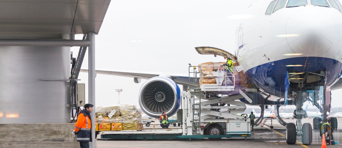 Air Courier vs Air Cargo in the UK - A1pakcargo